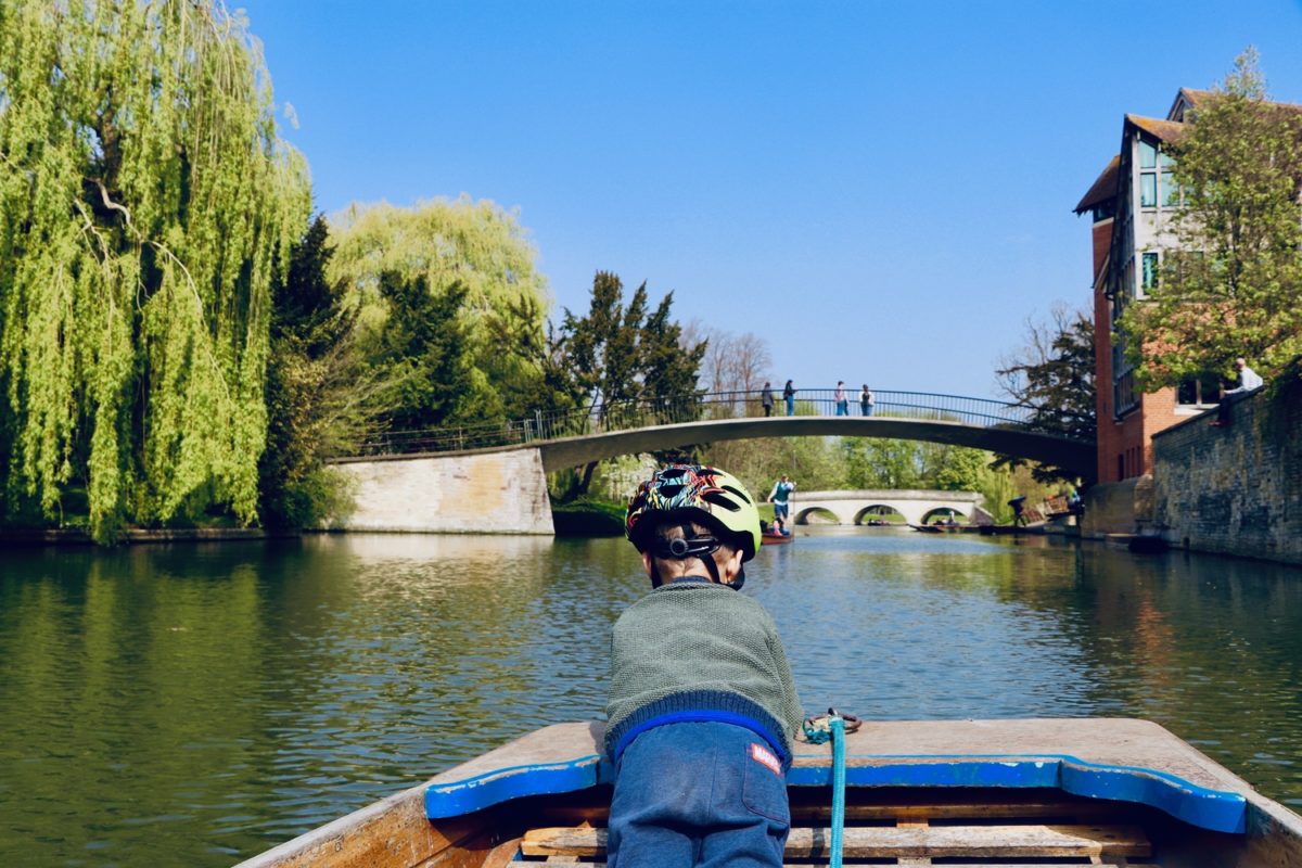5 Reasons Why You Should Go Punting this Easter - Punting in Cambridge